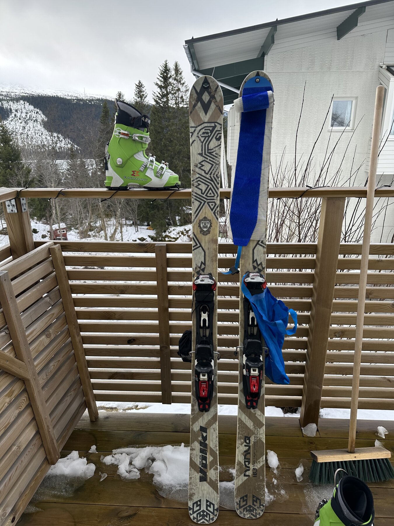 Säljes: Völkl Nanuq 163 - Toppturskit Skidor + Hudar + Pjäxor - Freeride