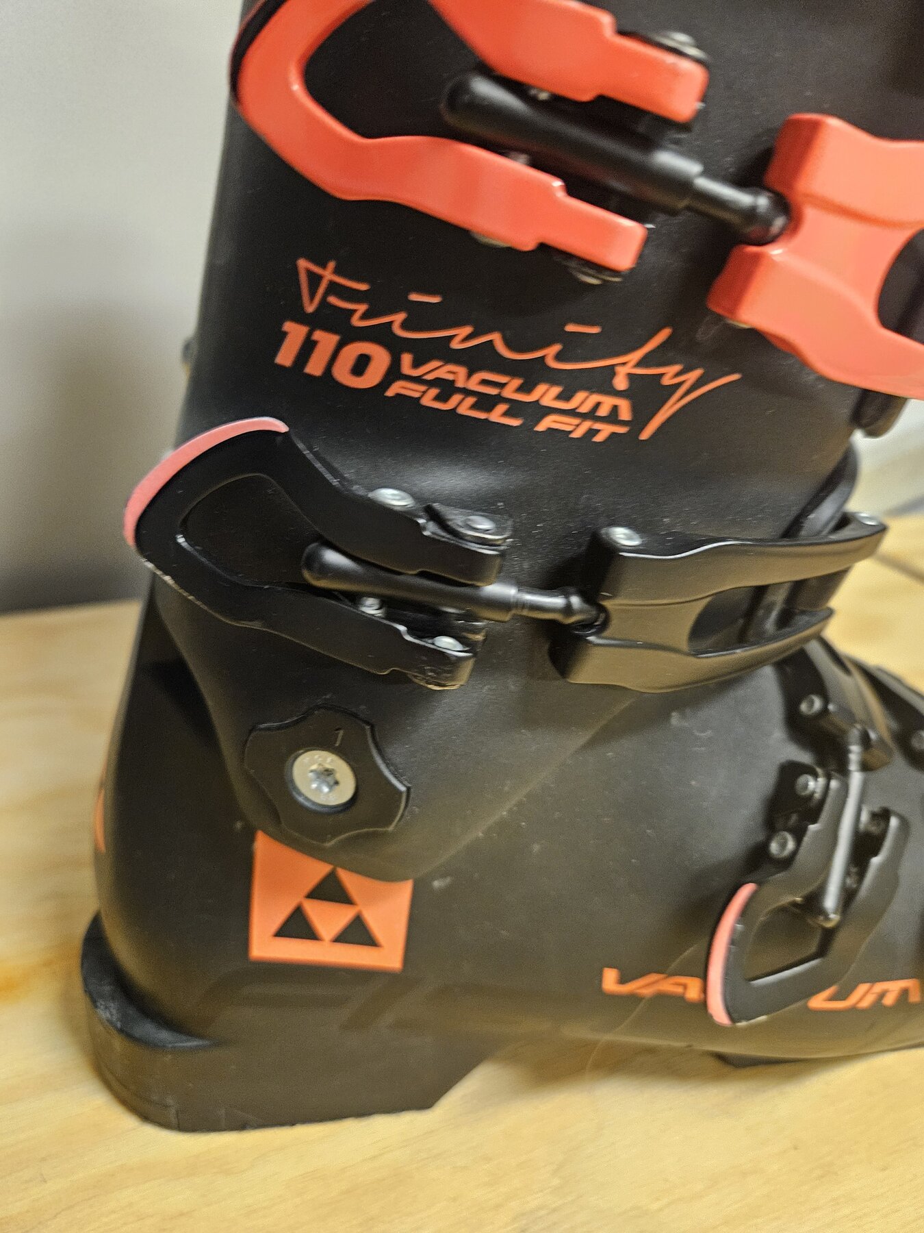 Säljes: Fischer 110 Vacuum Full Fit Storlek 24.5 - Freeride