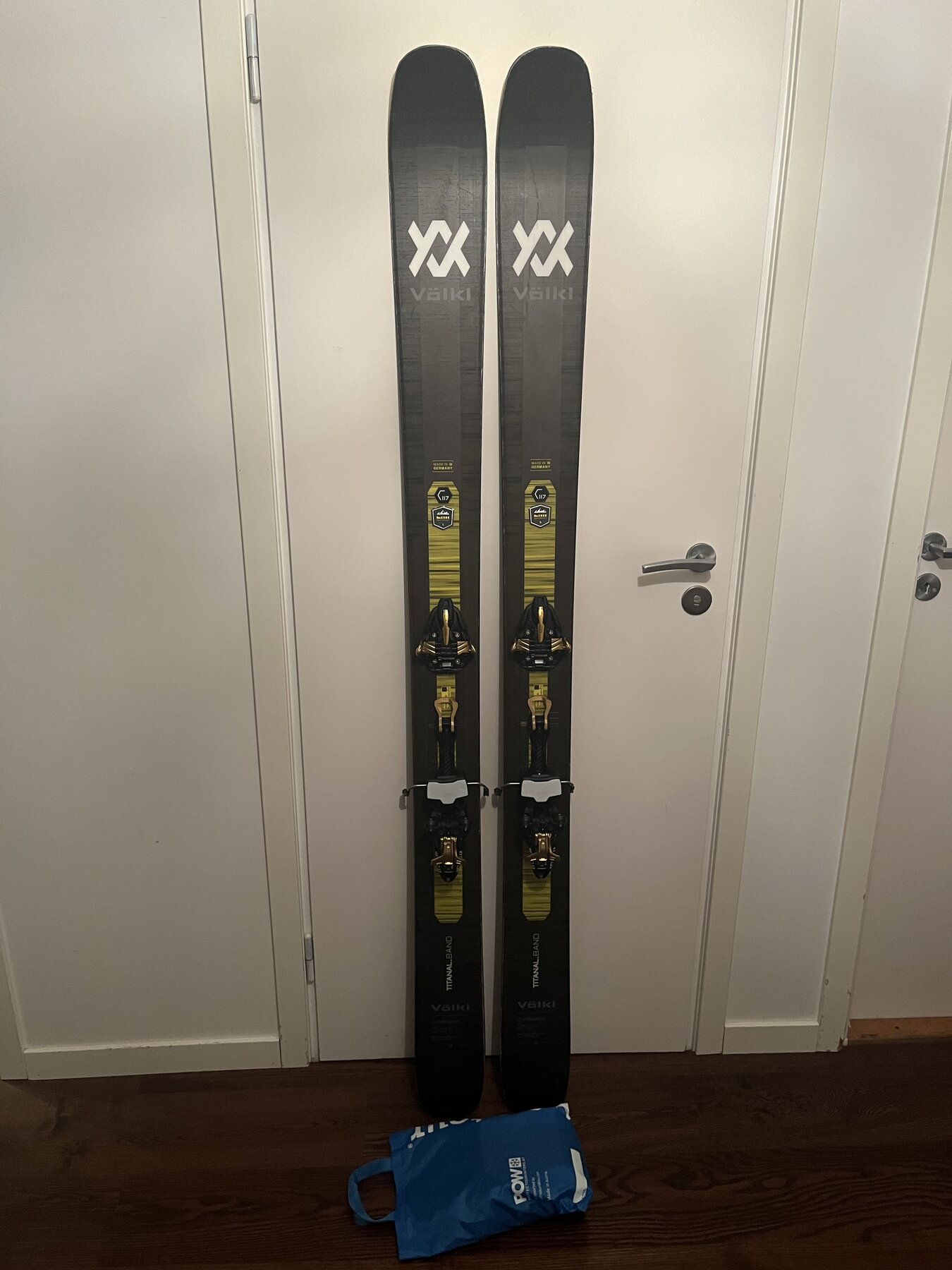 Säljes: Völkl confession 179cm med Kingpin och hudar - Freeride