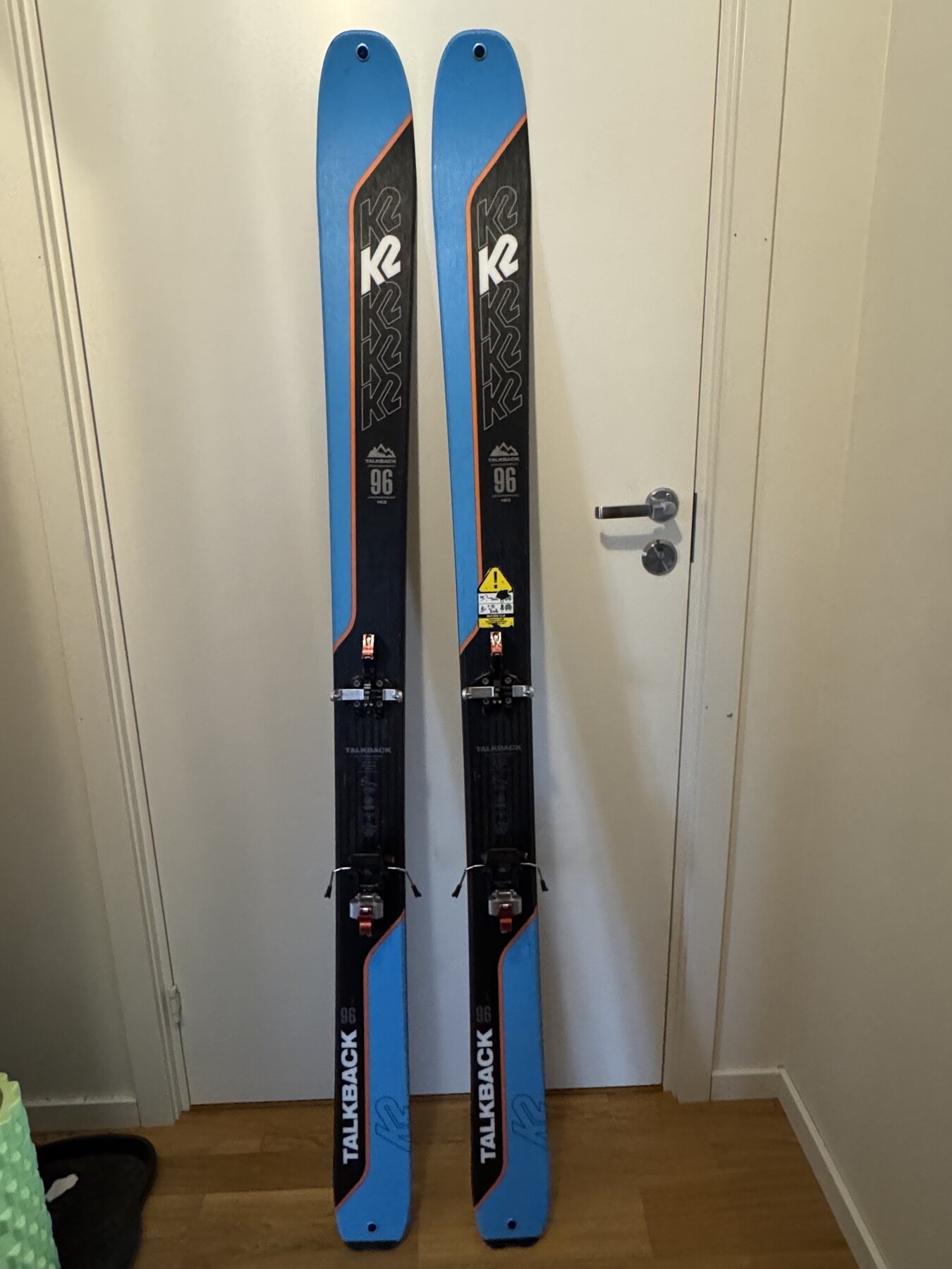 Säljes: K2 Talkback 96 163 cm – 2021 med ATK Crest 10 bindning + hudar ...