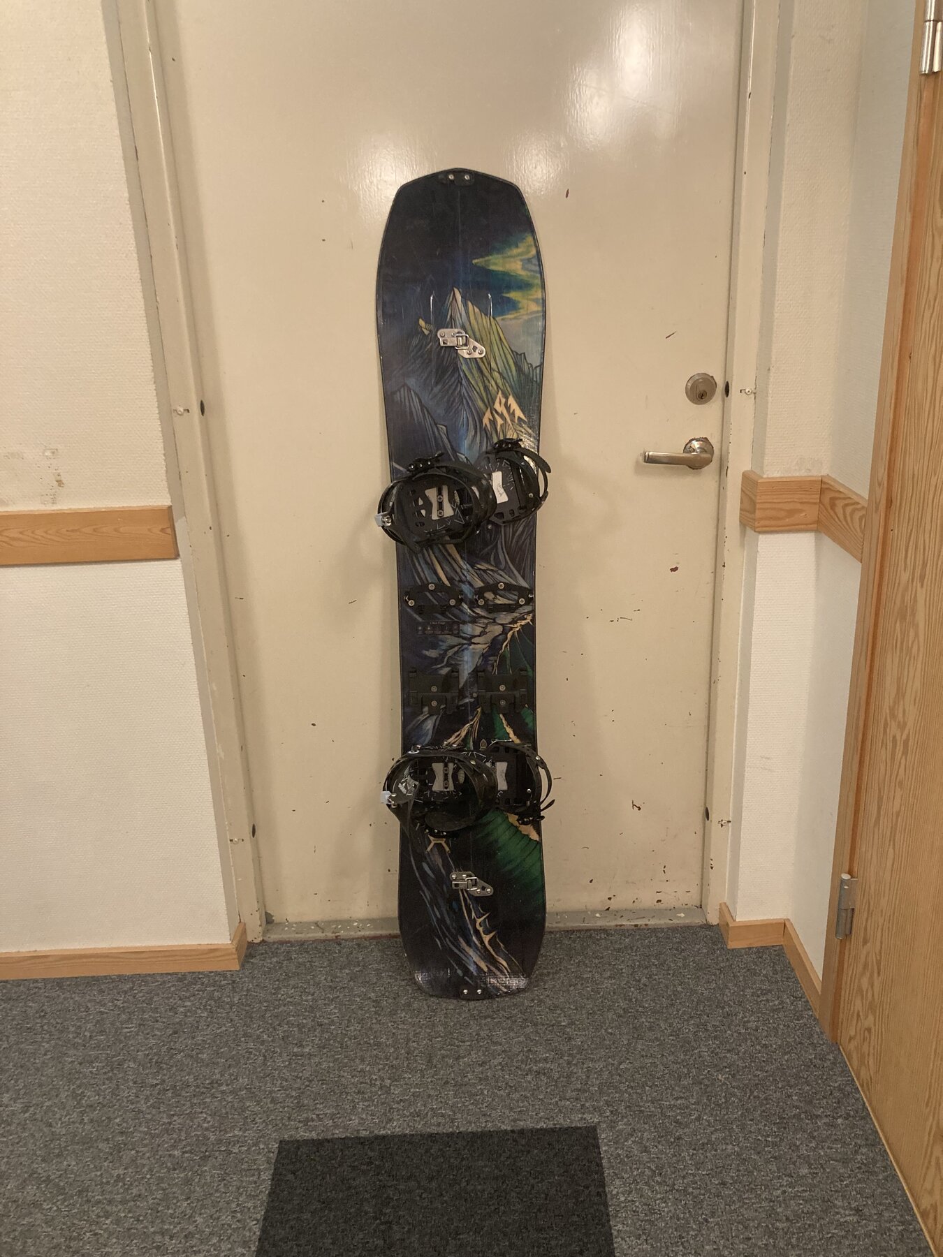 Säljes: Jones splitboard/snowboard + stighudar - Freeride