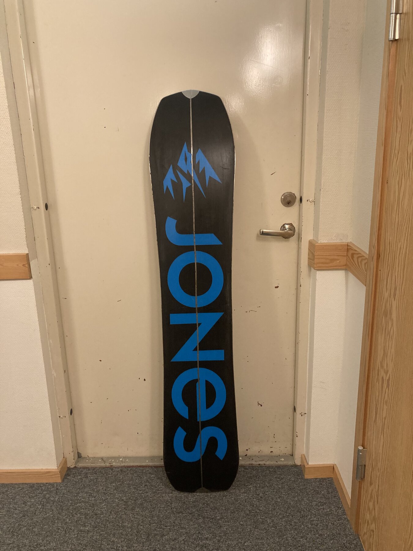Säljes: Jones splitboard/snowboard + stighudar - Freeride