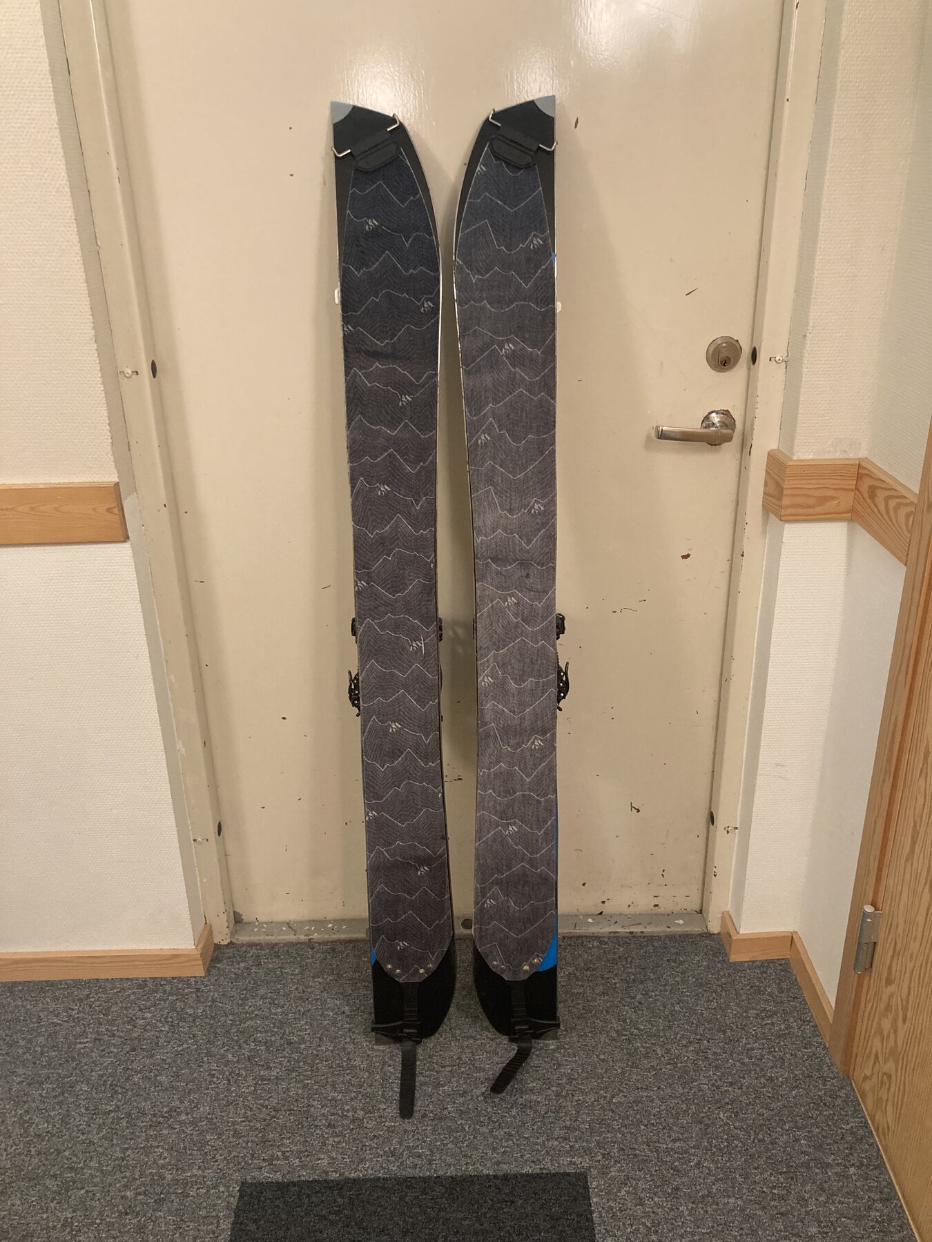 Säljes: Jones splitboard/snowboard + stighudar - Freeride