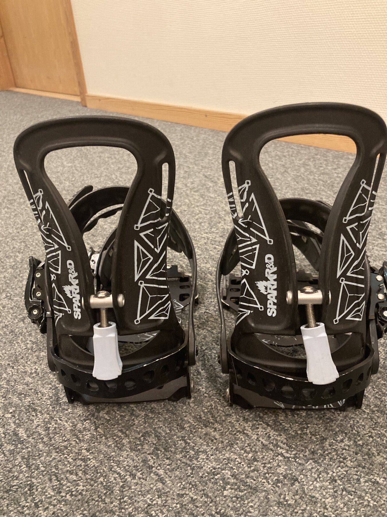 Säljes: Jones splitboard/snowboard + stighudar - Freeride