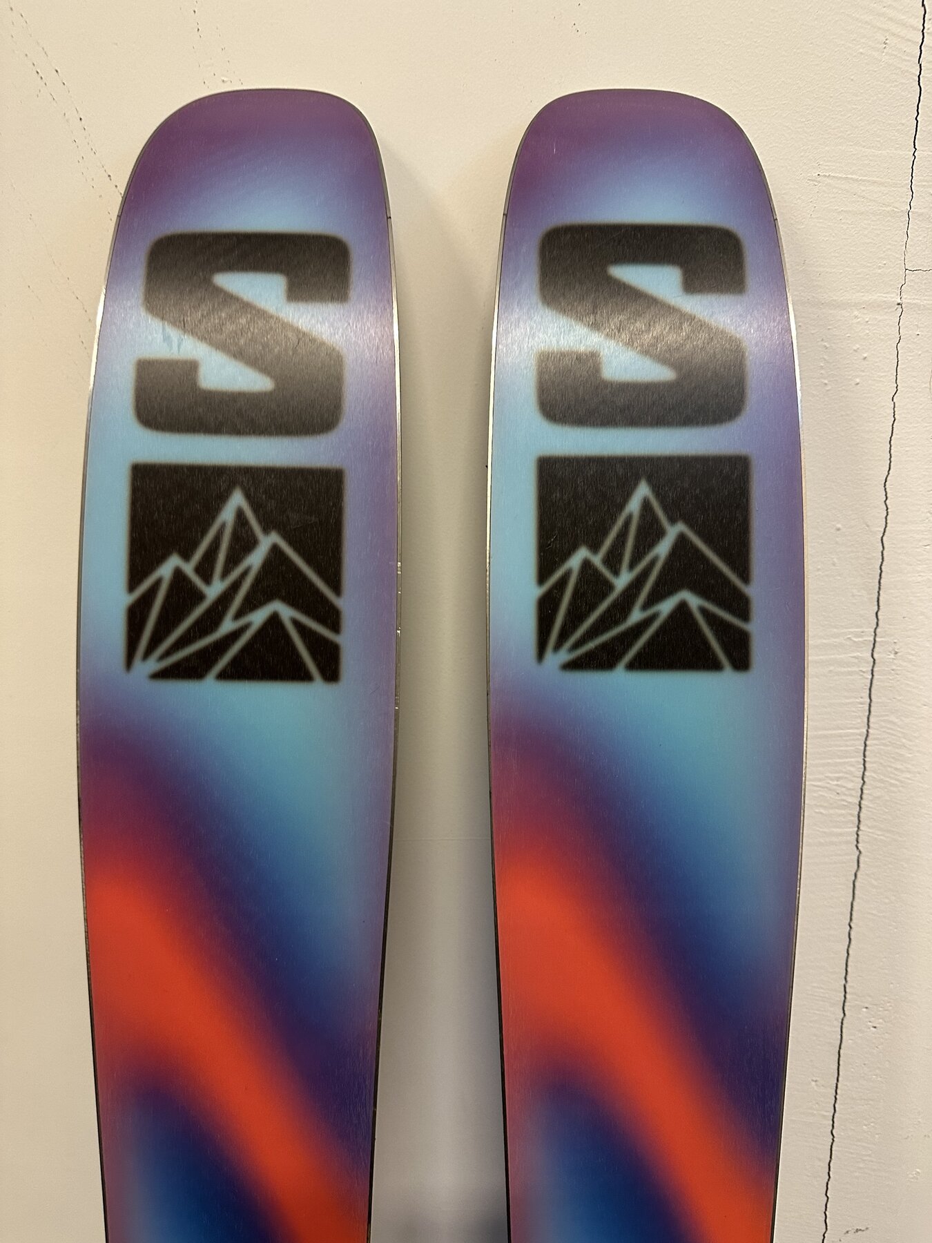 Säljes: Salomon QST 98 24/25 ink monterad Tyrolia Attack bindning ...