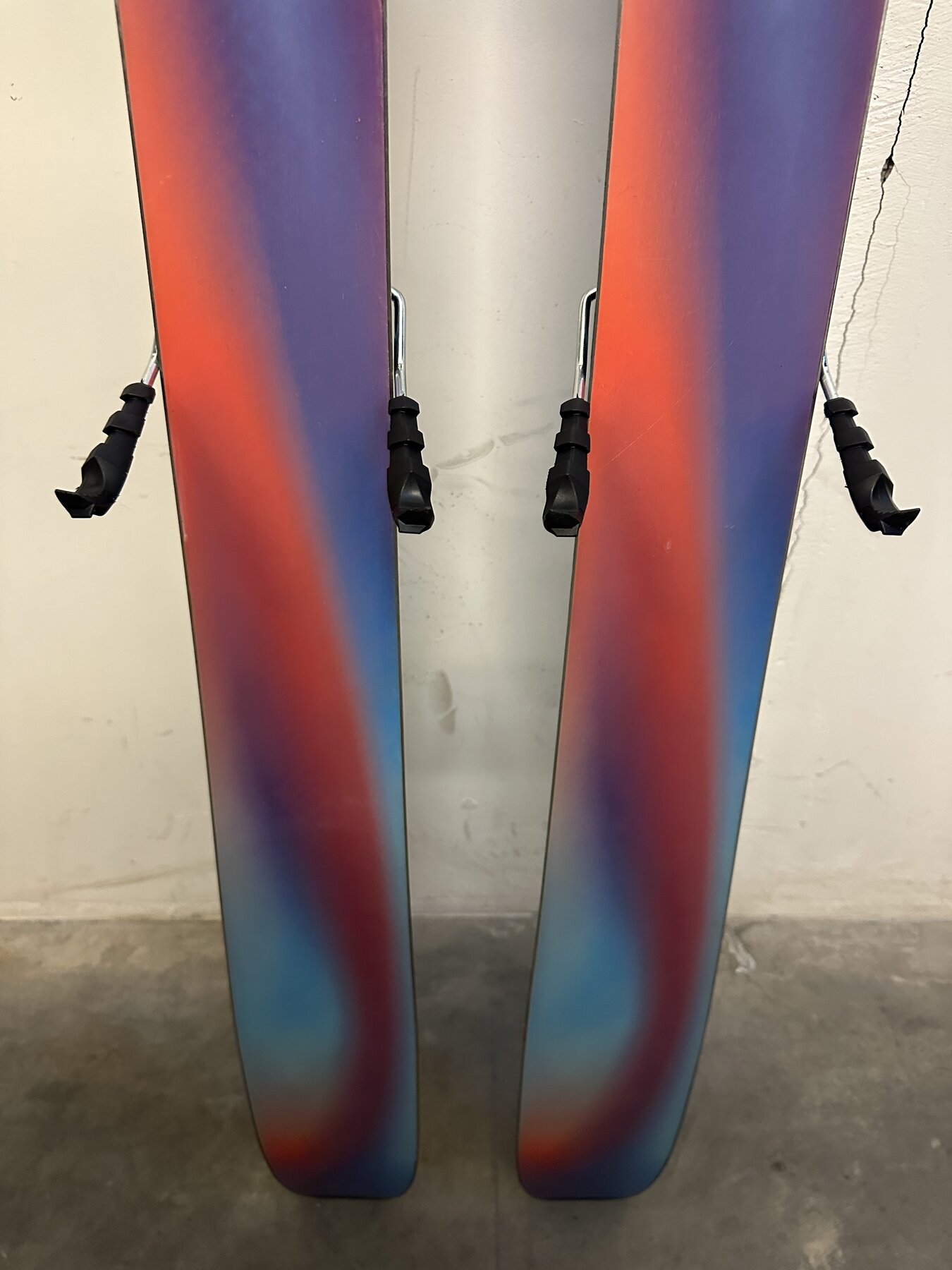 Säljes: Salomon QST 98 24/25 ink monterad Tyrolia Attack bindning ...